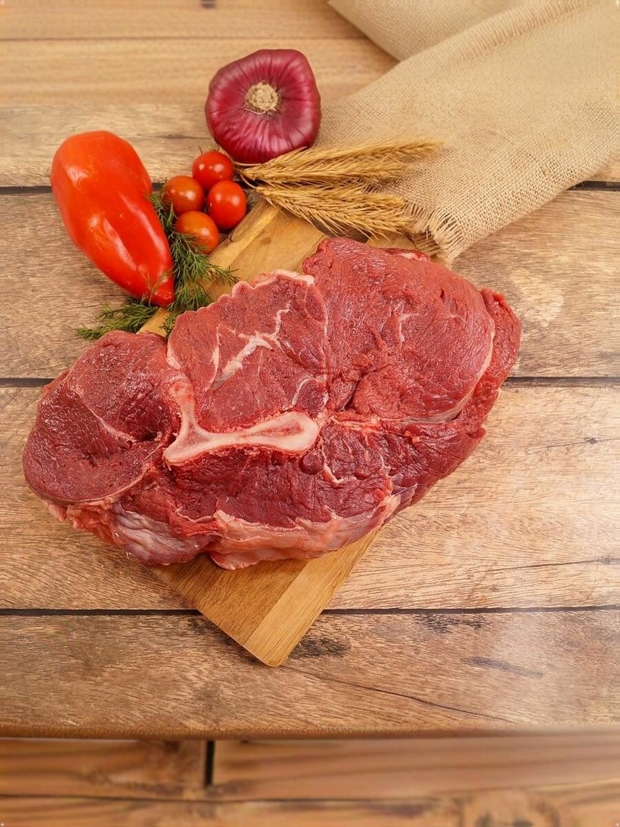 Говяжья лопатка на кости 700гр, Ферма Евгения Рошаля, охлажденная