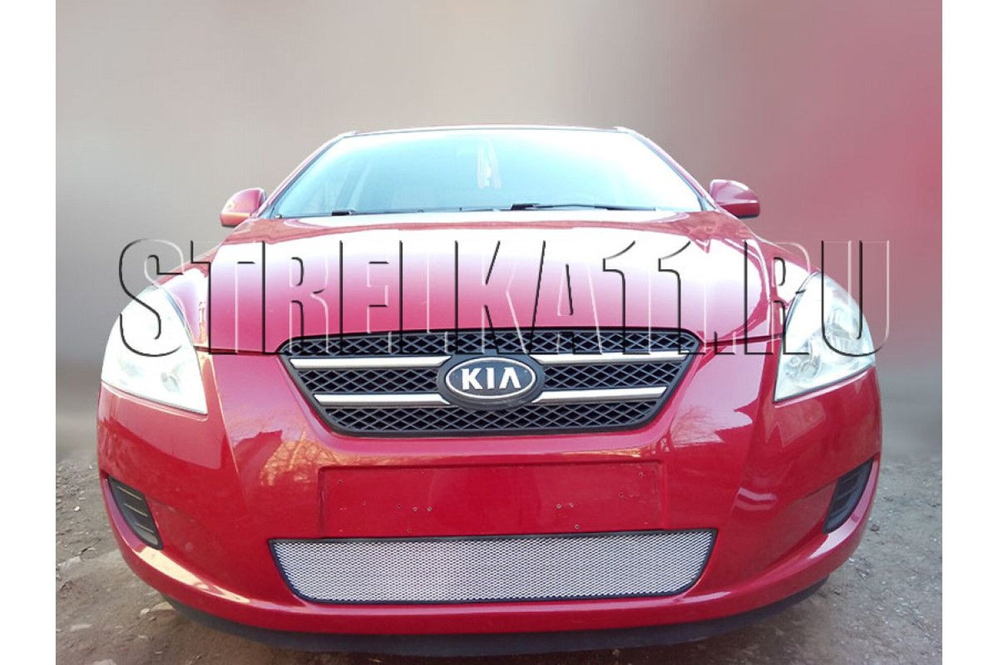 Защитная сетка радиатора с окантовкой и защелками для KIA Ceed 2006-2010 (I), хром