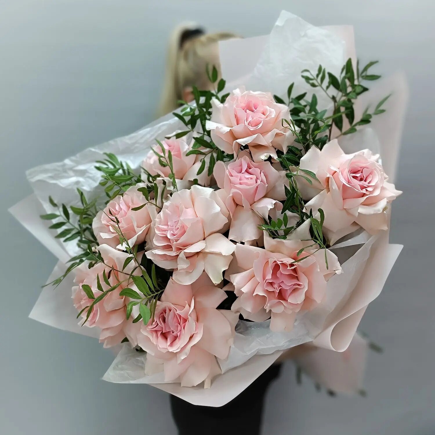 Нежный букет из французской розы для мамы, любимой девушке, на день рождения