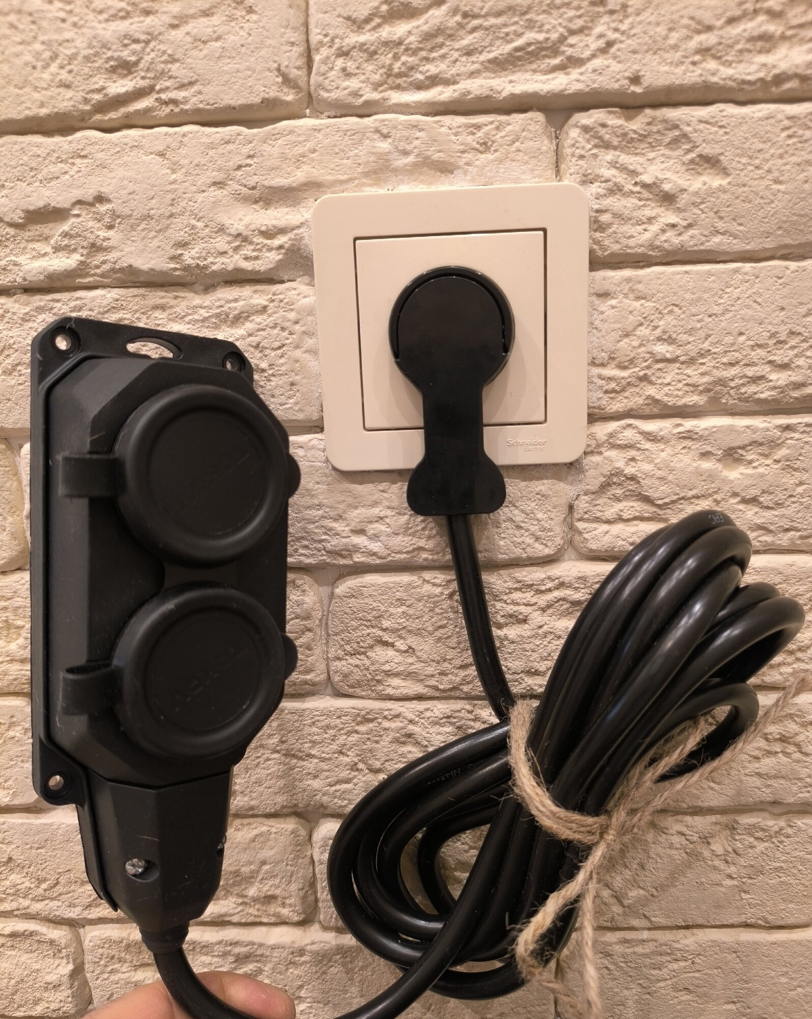 Удлинитель с плоской/потайной Вилкой с кольцом 2 розетки (влагозащитные IP44) 1.5 метра Гост 3*1,5 с кольцом /за шкаф/