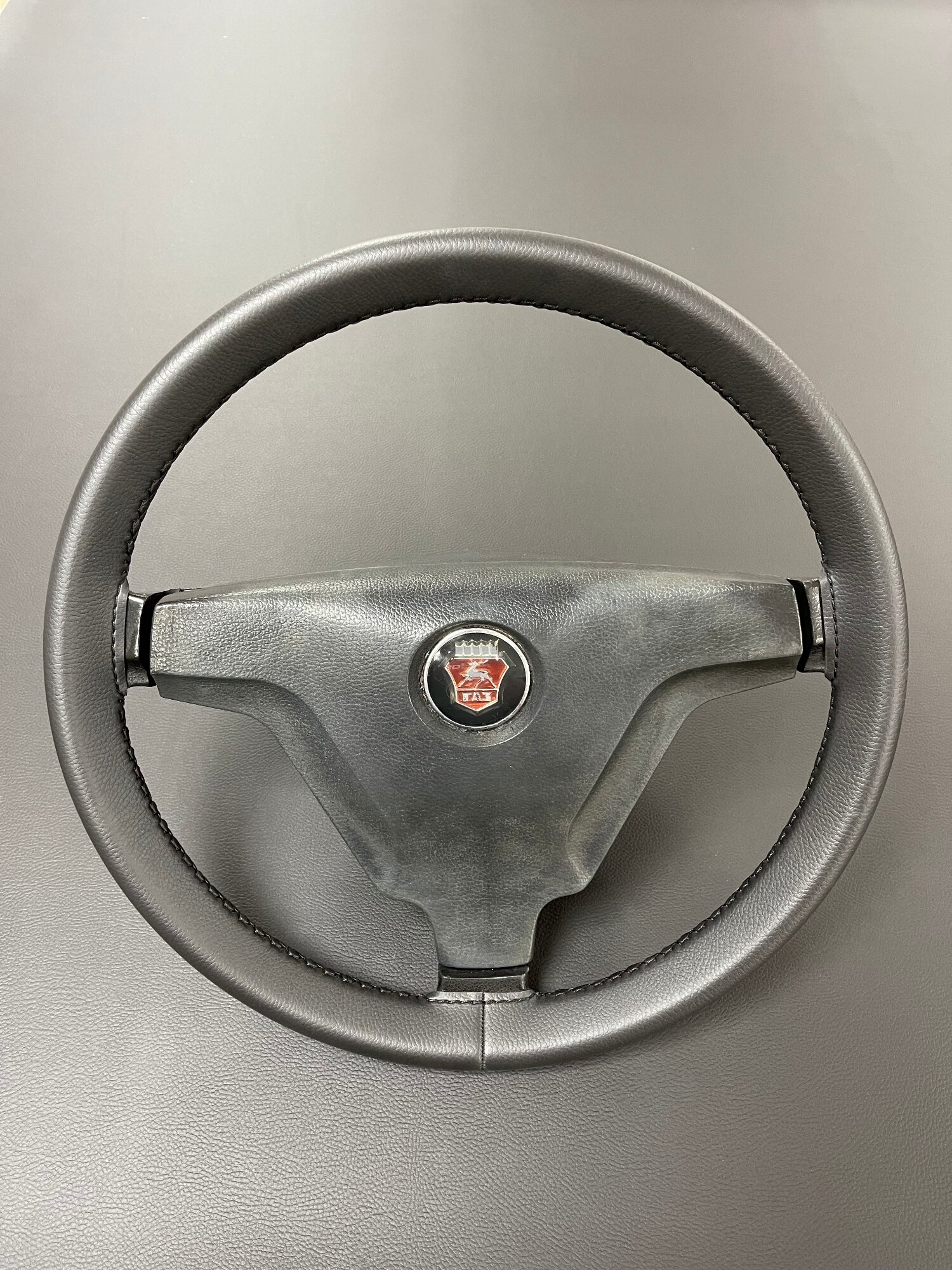 Руль ГАЗ Волга Б/У в оплетке.