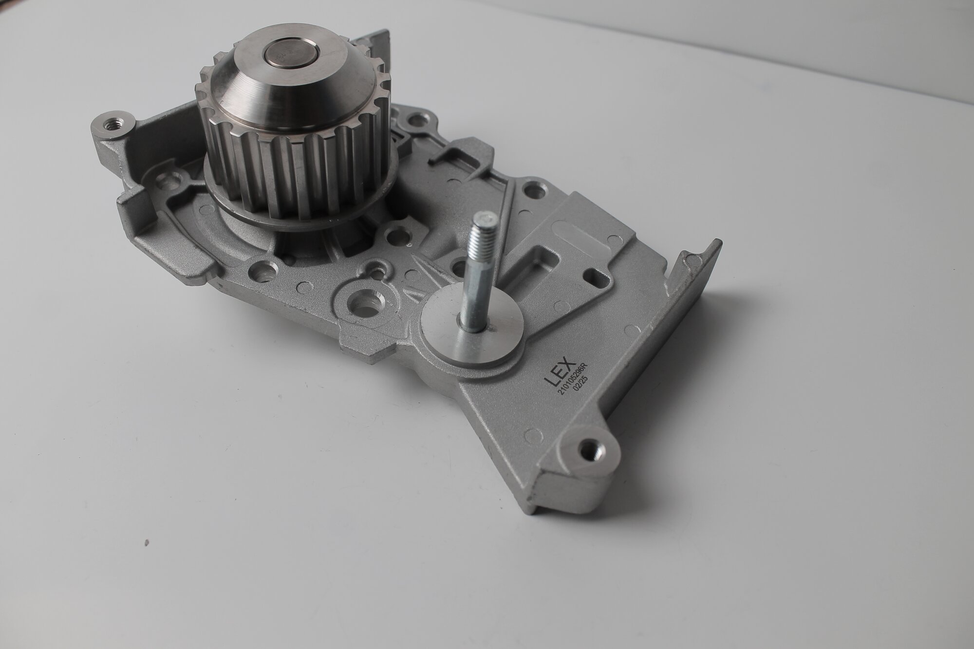 Насос водяной помпа двигателя LADA Largus RENAULT Logan/Duster 1, Megane NISSAN Almera G15, K4M/K7M