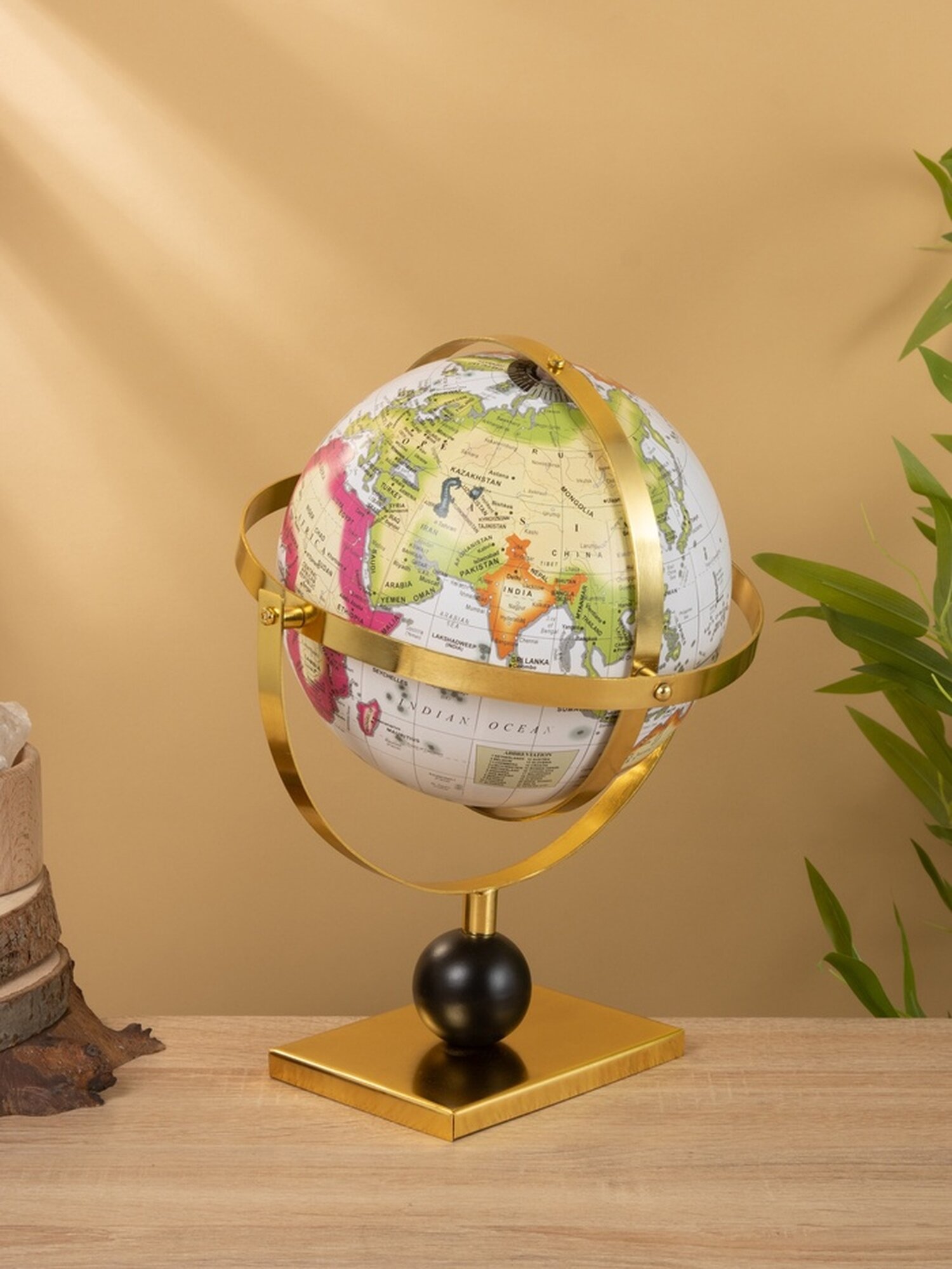 Глобус сувенирный, 23×27×35 см, подставка металл, цвет золотой/белый