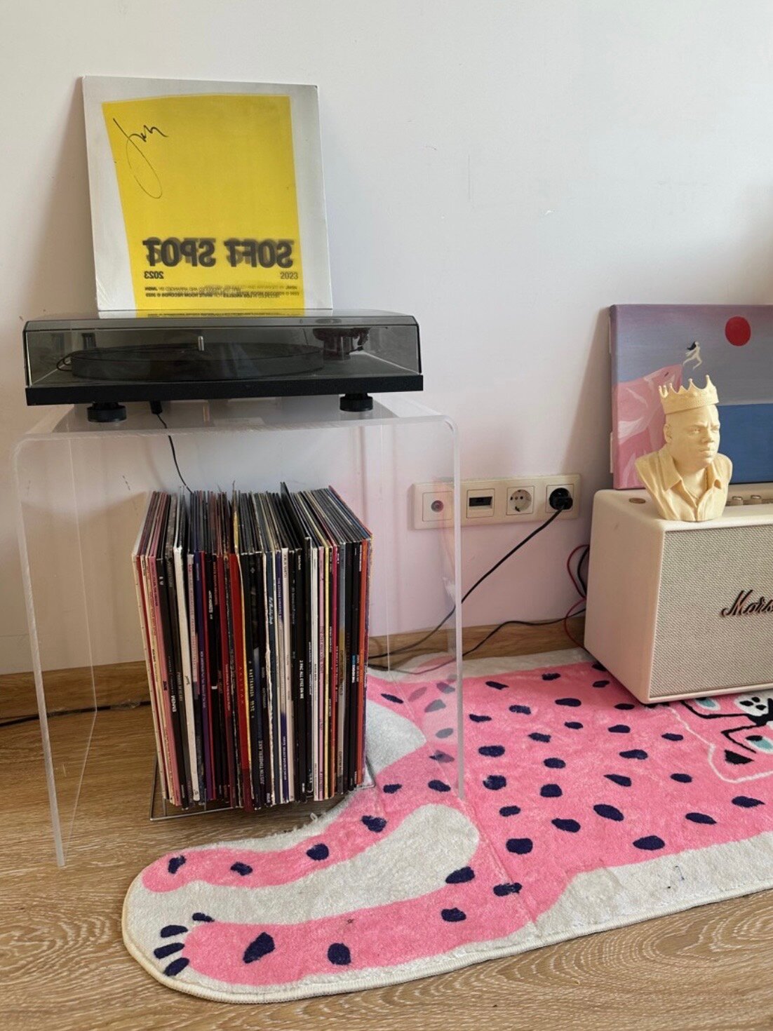 Декоративный журнальный столик из оргстекла 8мм 50*45*35