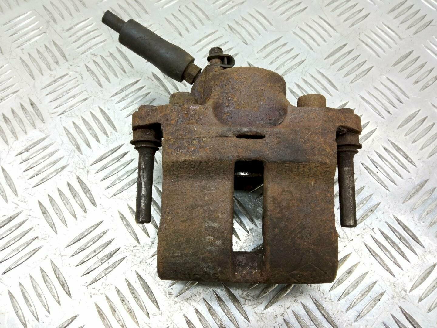 Суппорт тормозной передний правый Renault Sandero 2009