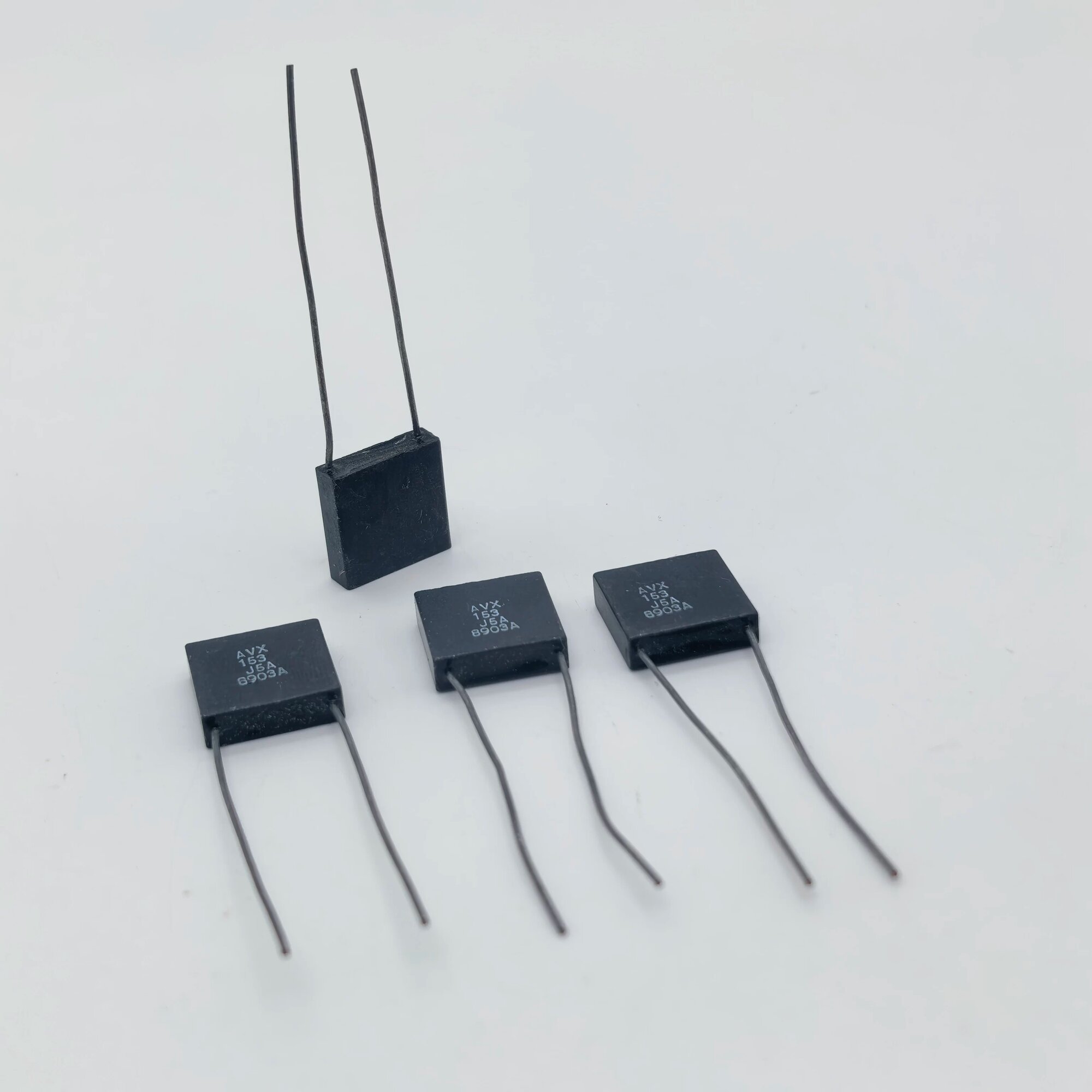 AVX 0.015UF 100V 153J керамический слоистый соединительный конденсатор с серебряной фольгой и медными выводами 1шт цена