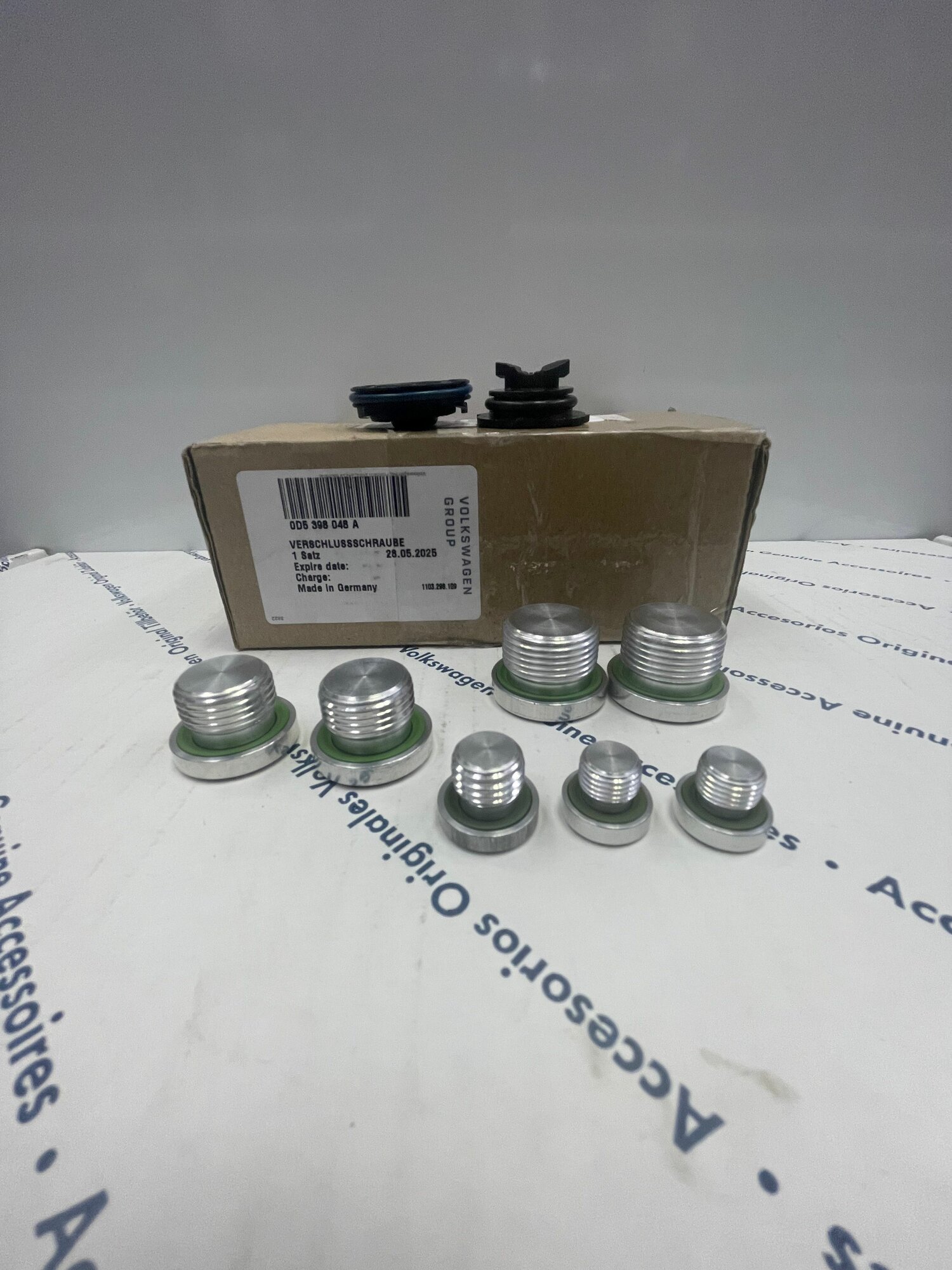 Комплект резьбовых пробок 0D5398048A для AUDI