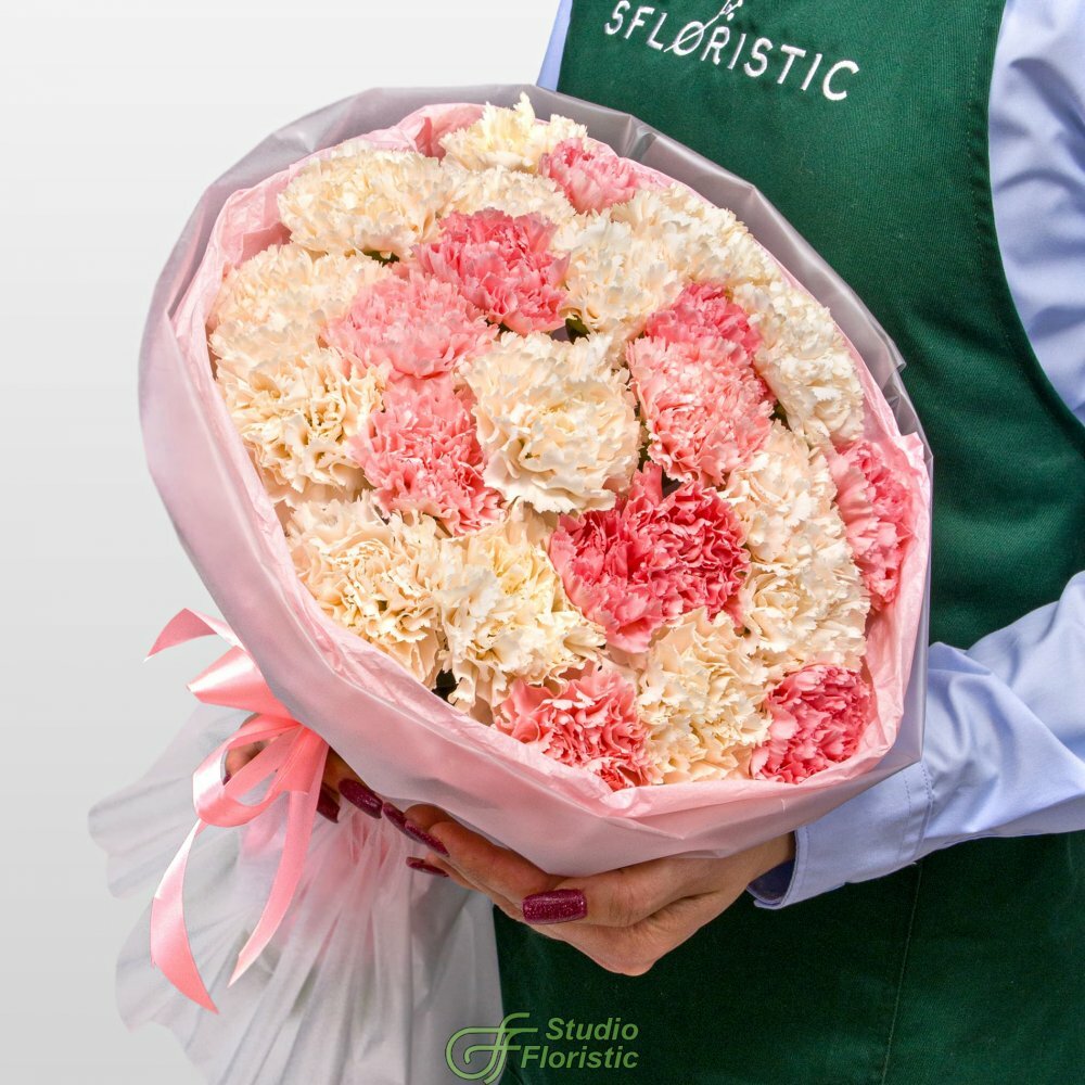 Монобукет STUDIO FLORISTIC "Облака на рассвете", гвоздики, высота 45см