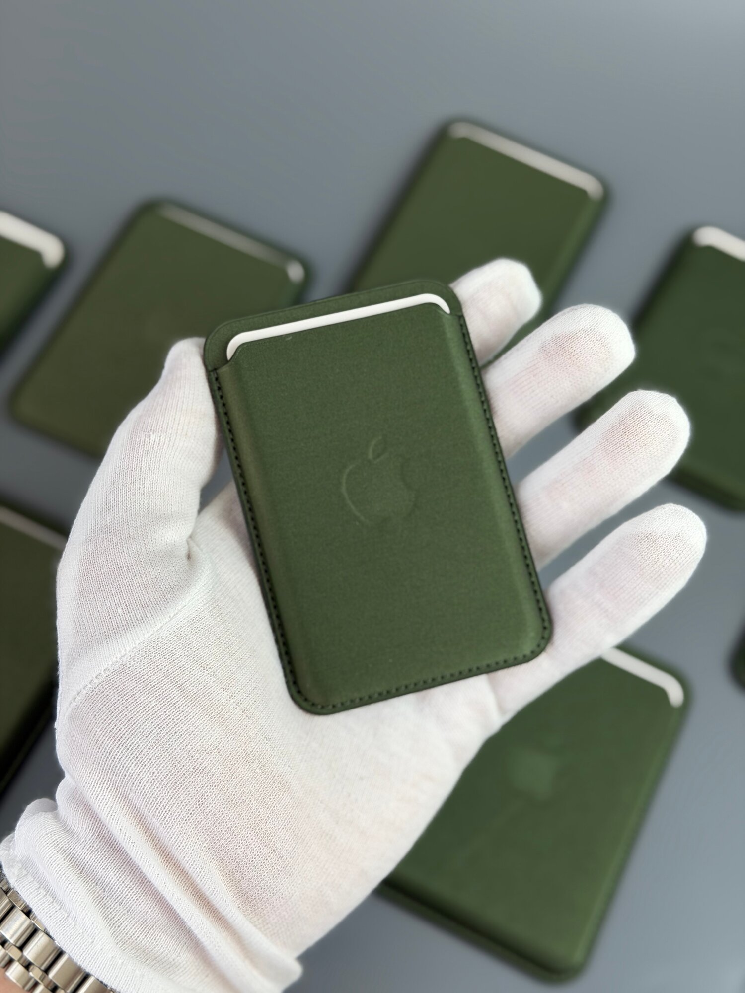 Чехол картхолдер Apple FineWoven Wallet - Moss с Локатором MGH74FE/A Без коробки (Original)