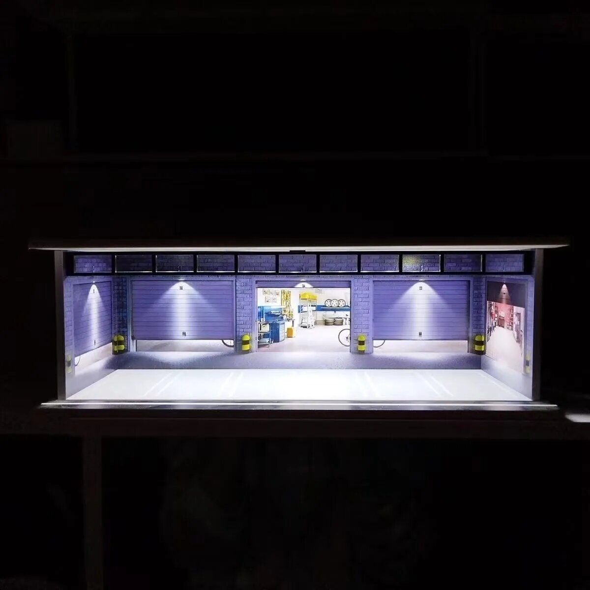 Диорама гараж MoreArt Porsche с подсветкой для машинок для моделей 1:64. Игрушечный гараж, парковка для машинок