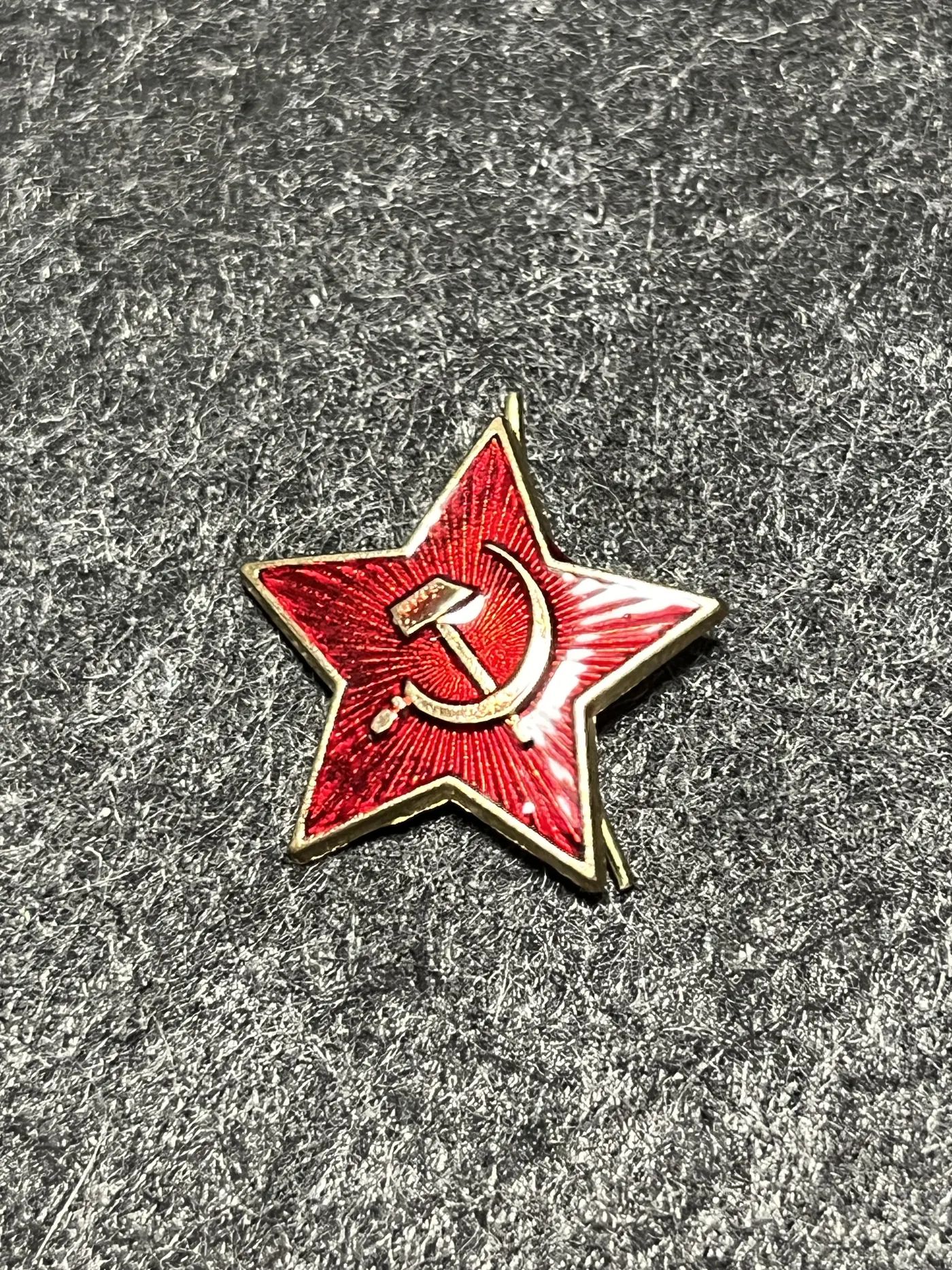 Значок С серпом и молотом