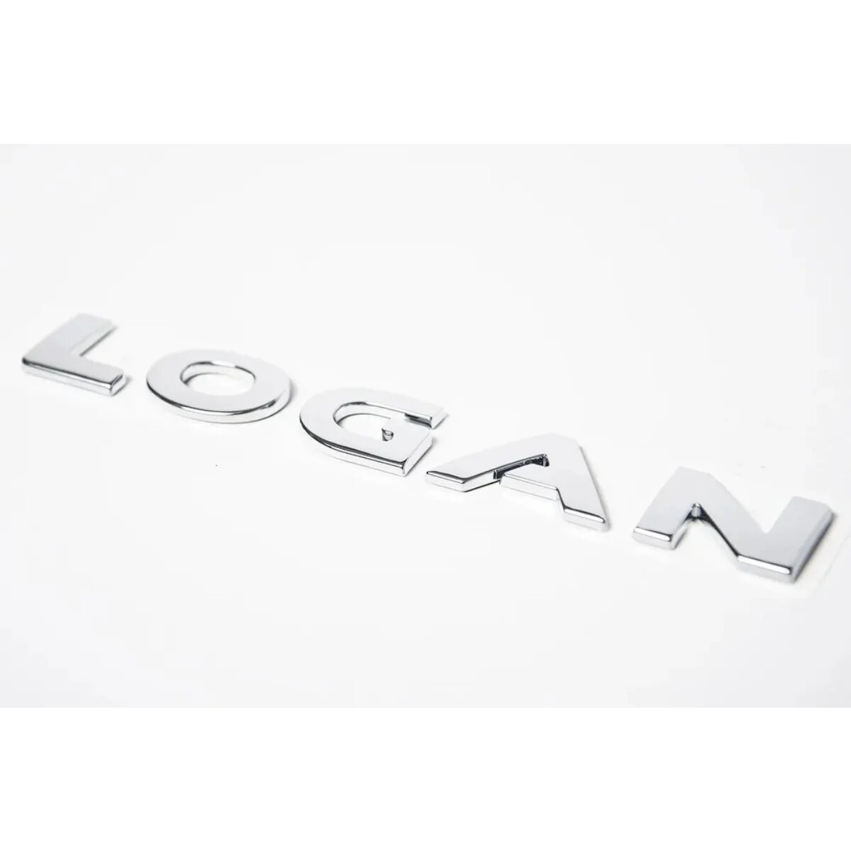 Оригинальная эмблема Рено Логан с логотипом 'LOGAN'