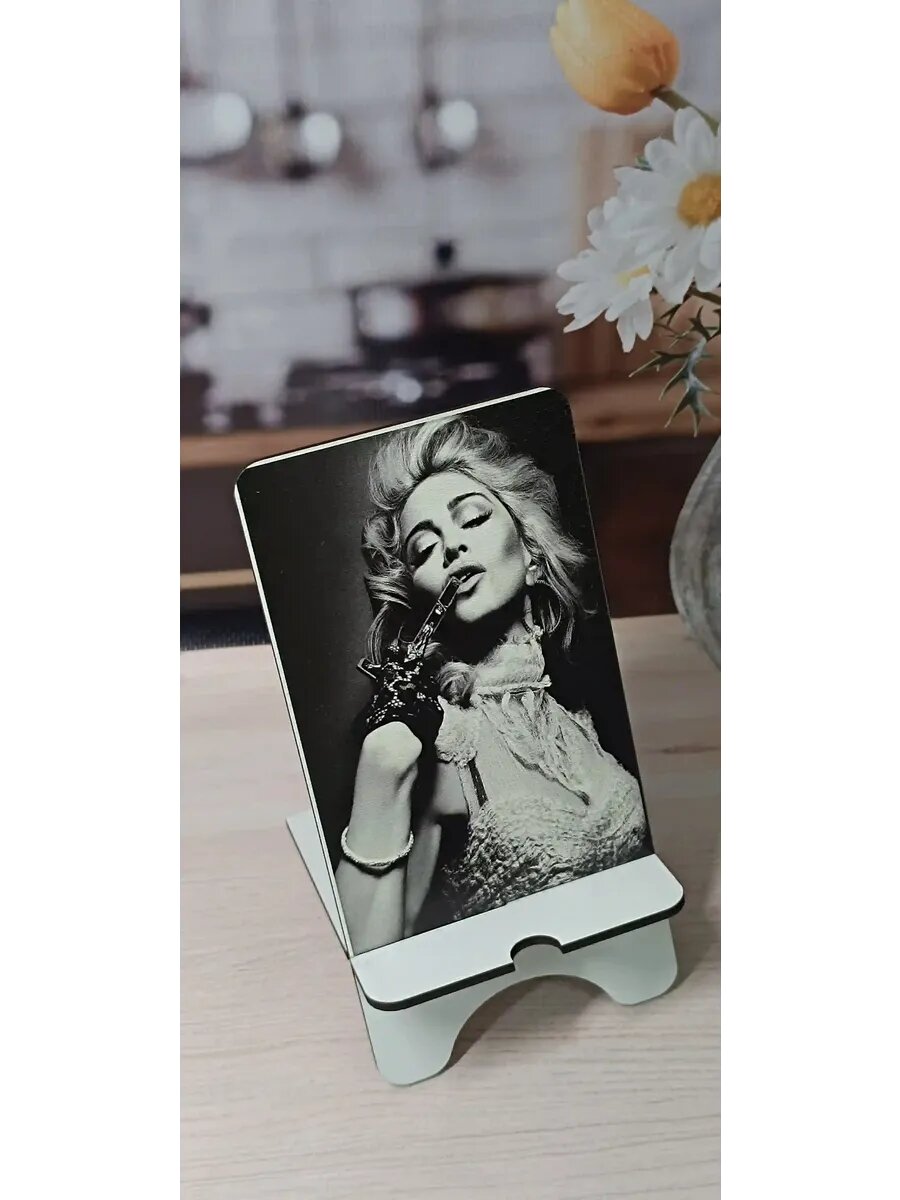 Подставка под телефон Madonna 2