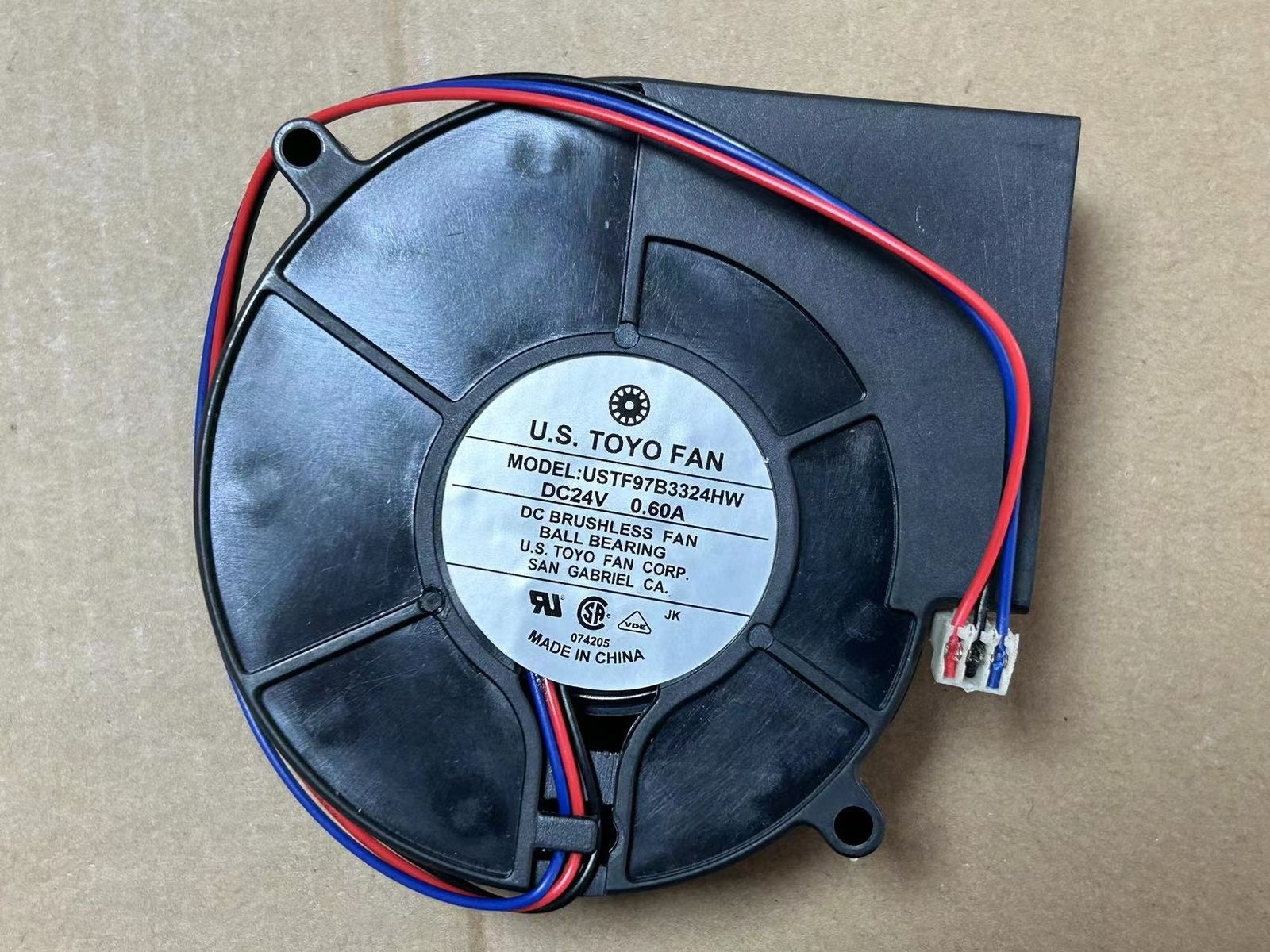 Вентилятор USTF97B3324HW DC 24V 0.60A 3-контактный 9733 97 * 94 * 33 мм -