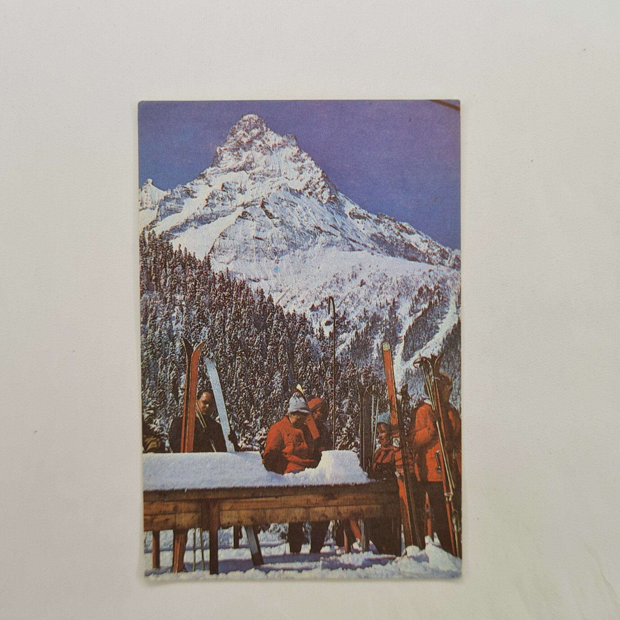 Карманный календарик 1987. Лыжный отдых в горах. Календарь зимний для любителей спорта
