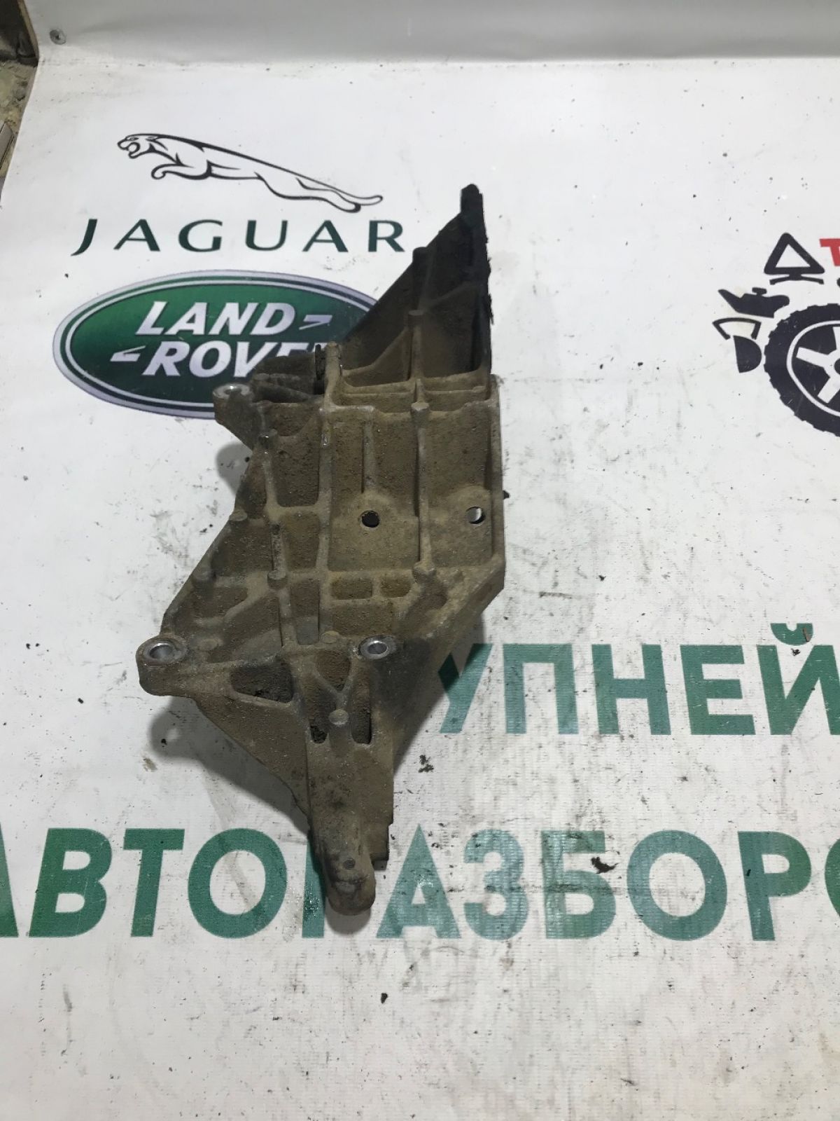 Кронштейн генератора Land Rover Discovery IV (2009—2013) LR035510