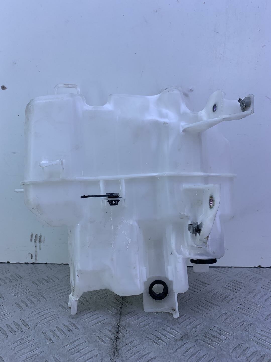 Бачок омывателя Mazda 3 3 рест. (2016 - 2019) GHP967480