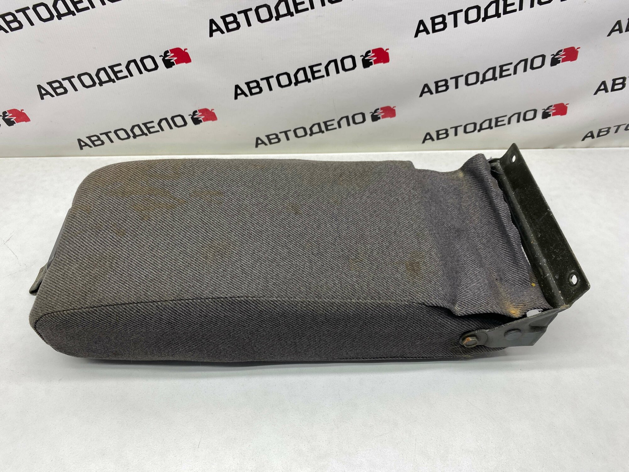 Подлокотник задний Mazda 626 GE 1992 г