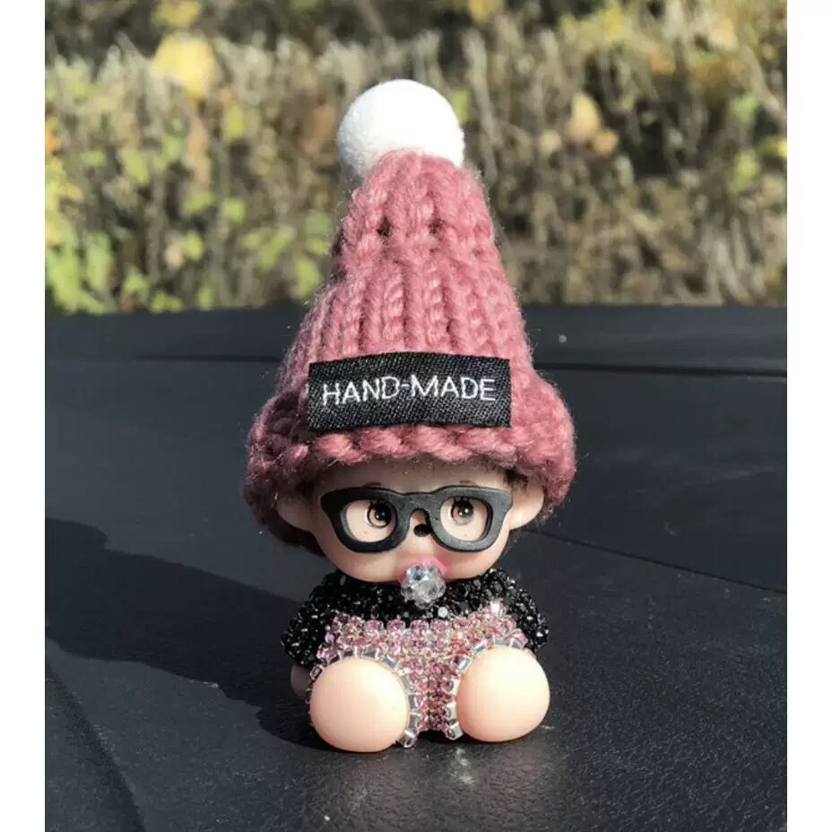 Кукла Monchhichi с розовой шляпой и стразами в очках для автомобильного вентилятора, декор