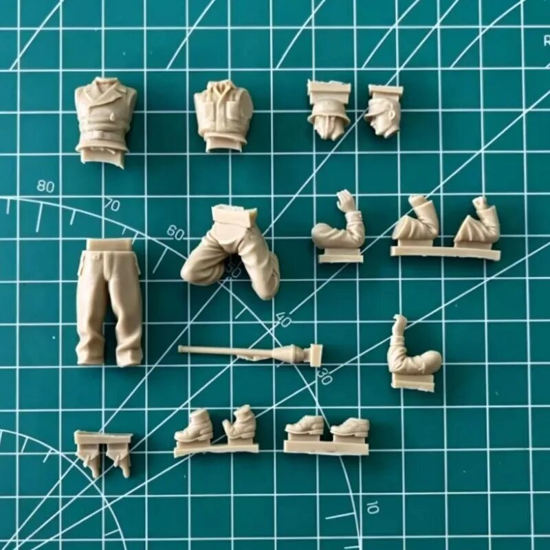 Набор моделей из смолы 1/35 пехотинцы (2 фигурки)