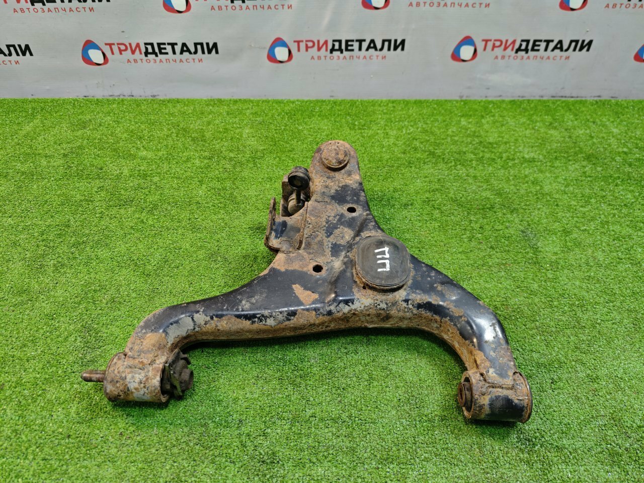 Рычаг подвески Infiniti QX56 2004 перед. прав. (б/у)
