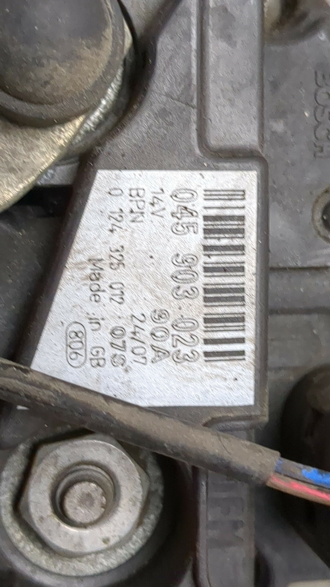 Генератор Volkswagen Fox Б/У — фото 1