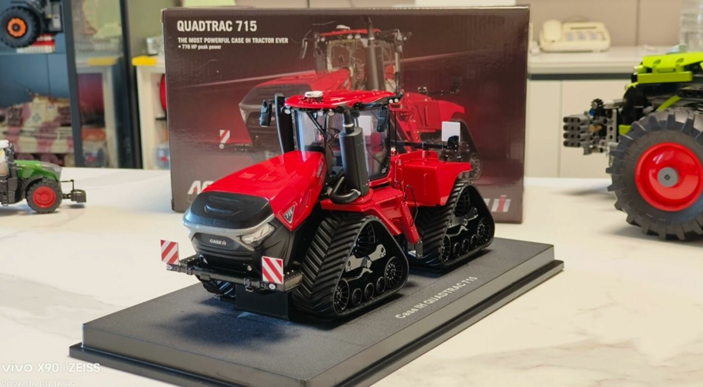 Коллекционная модель трактора CASE IH Quadtrac 715 в масштабе 1:32, металлическая, Universal Hobbies 6654C