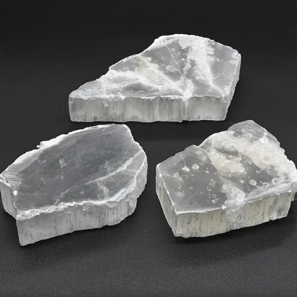 Минерал селенит 73*58*22мм, 180-189г