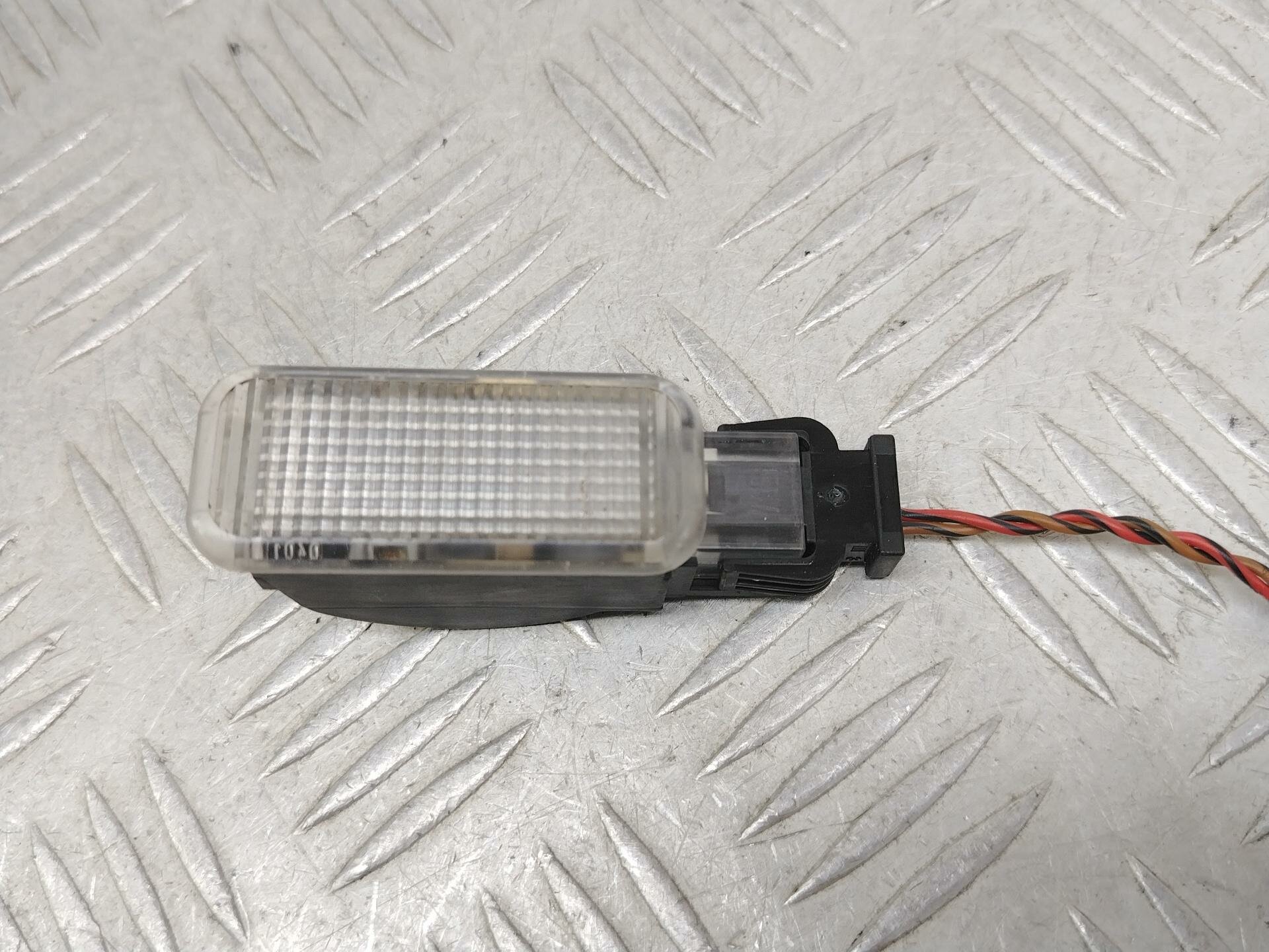 Плафон двери передней левой Volkswagen Passat B5 рест. 2001 3B0947415B