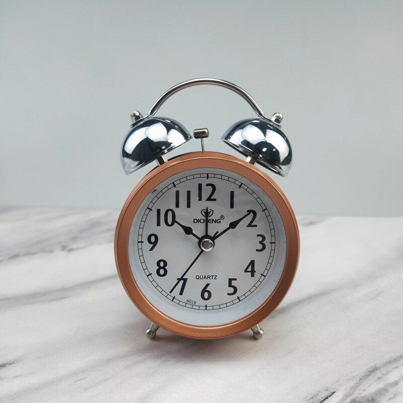 Moderna plastikovye cyfrovye i analogovye budilniki s rezhimom tikhoi dlya studentov i ofisa orange