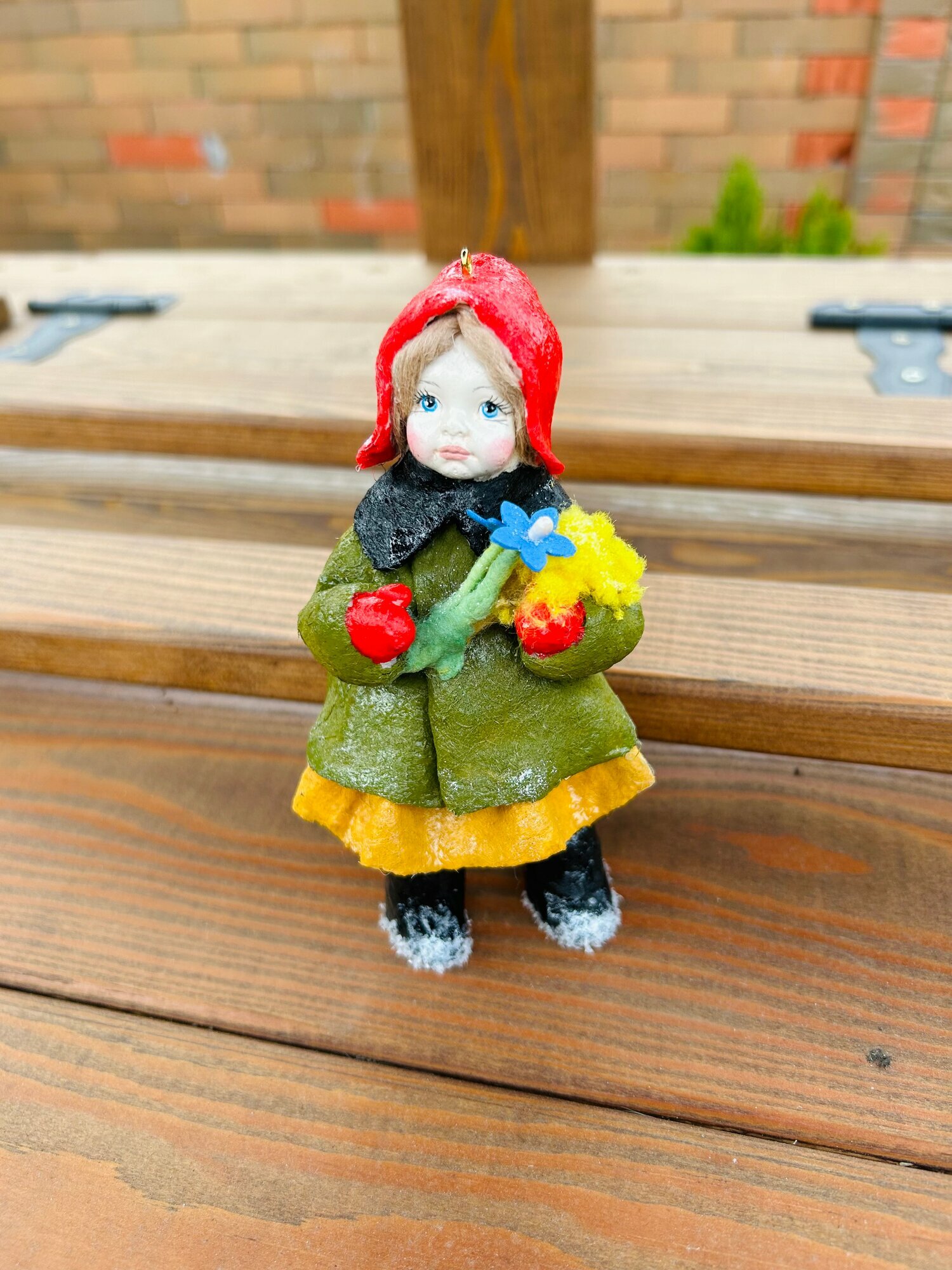 Ватная елочная игрушка - девочка с цветами