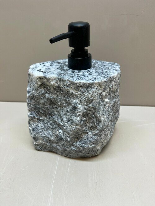 Дозатор для жидкого мыла из камня, магнезит (15х13х12см) DK-013