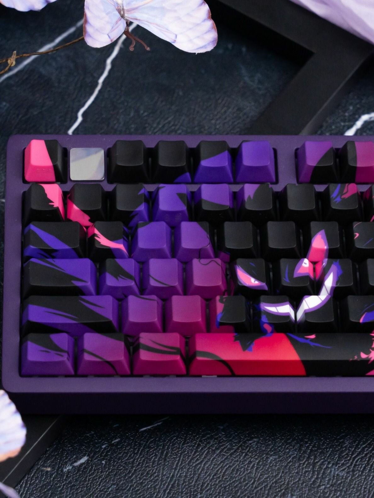Кейкапы для механической клавиатуры GENGAR, 130 клавиш, PBT, черно-фиолетовые с красным, боковая светопропускающая печать, профиль Cherry набор PBT кейкапов 130 клавиш боковая светопропускающая печать черно-фиолетовые с красным