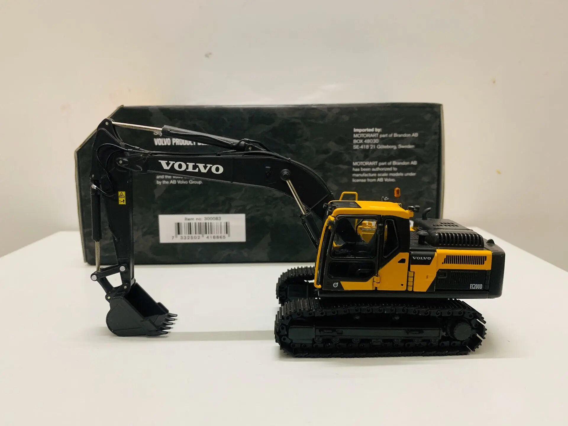 Гусеничный экскаватор EC200D металлическая модель 1/50