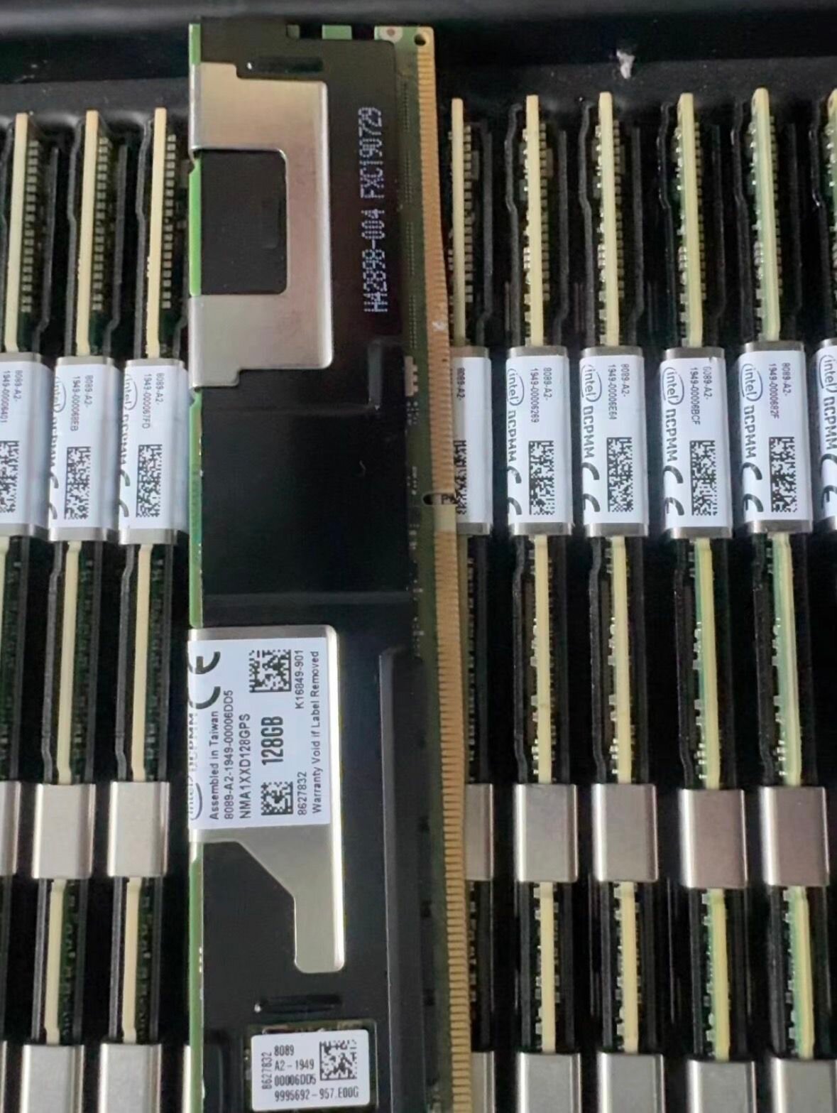 Молуль Intel 128GB PC4-21300 DDR4-2666MHz DDR-T 18W TDP 288-Pin DCPMM