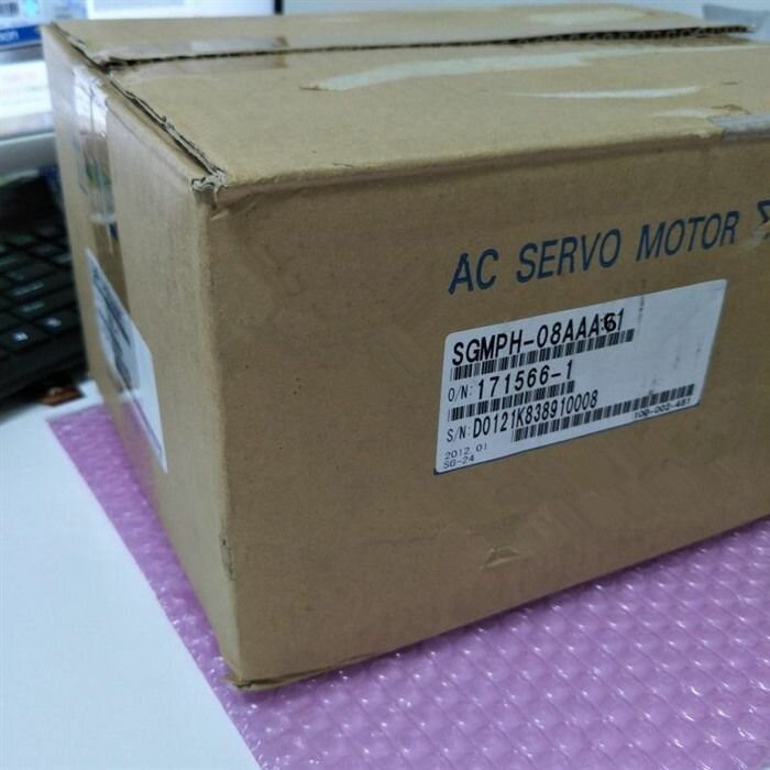Модуль ORIGINAL YASKAWA AC SERVO MOTOR SGMPH-08AAA61