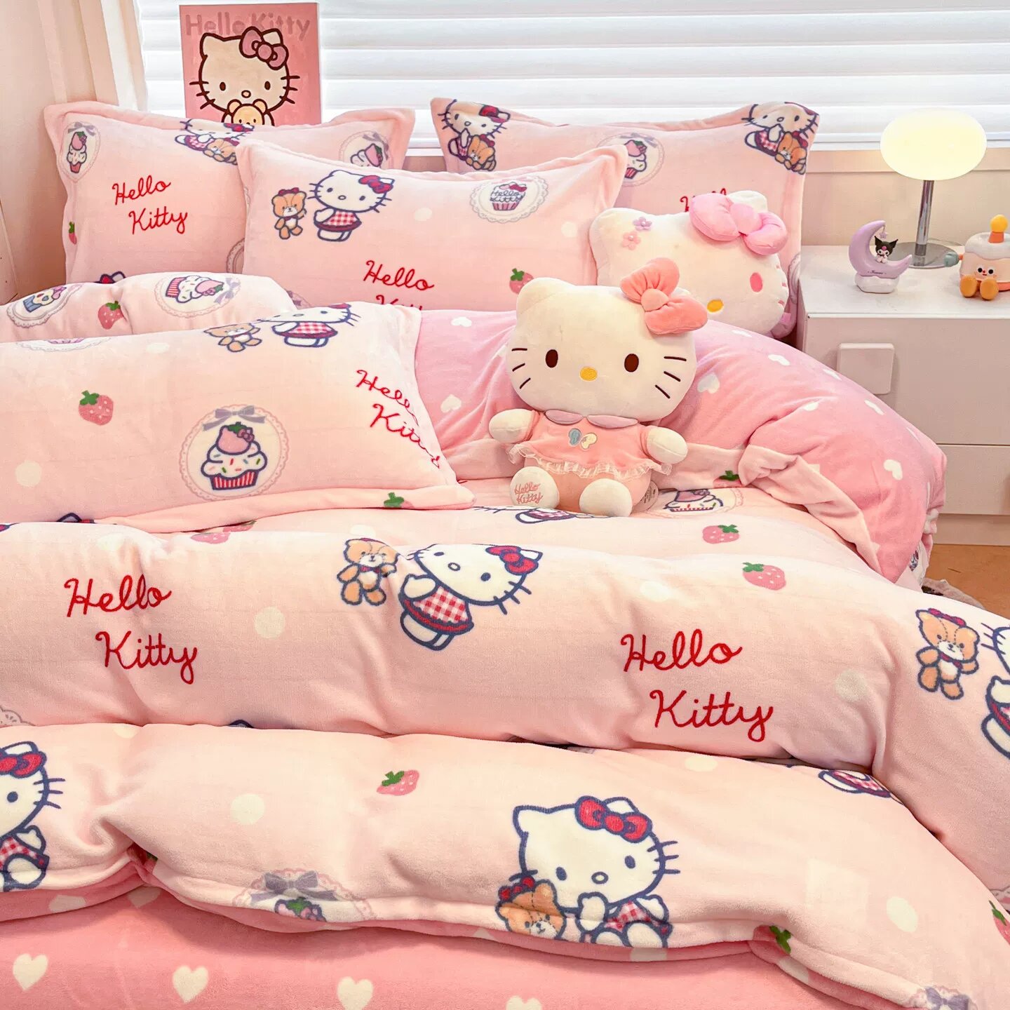 Комплект из четырех предметов категории A для мам и младенцев Hello Kitty из молочного бархата, утолщенный двусторонний