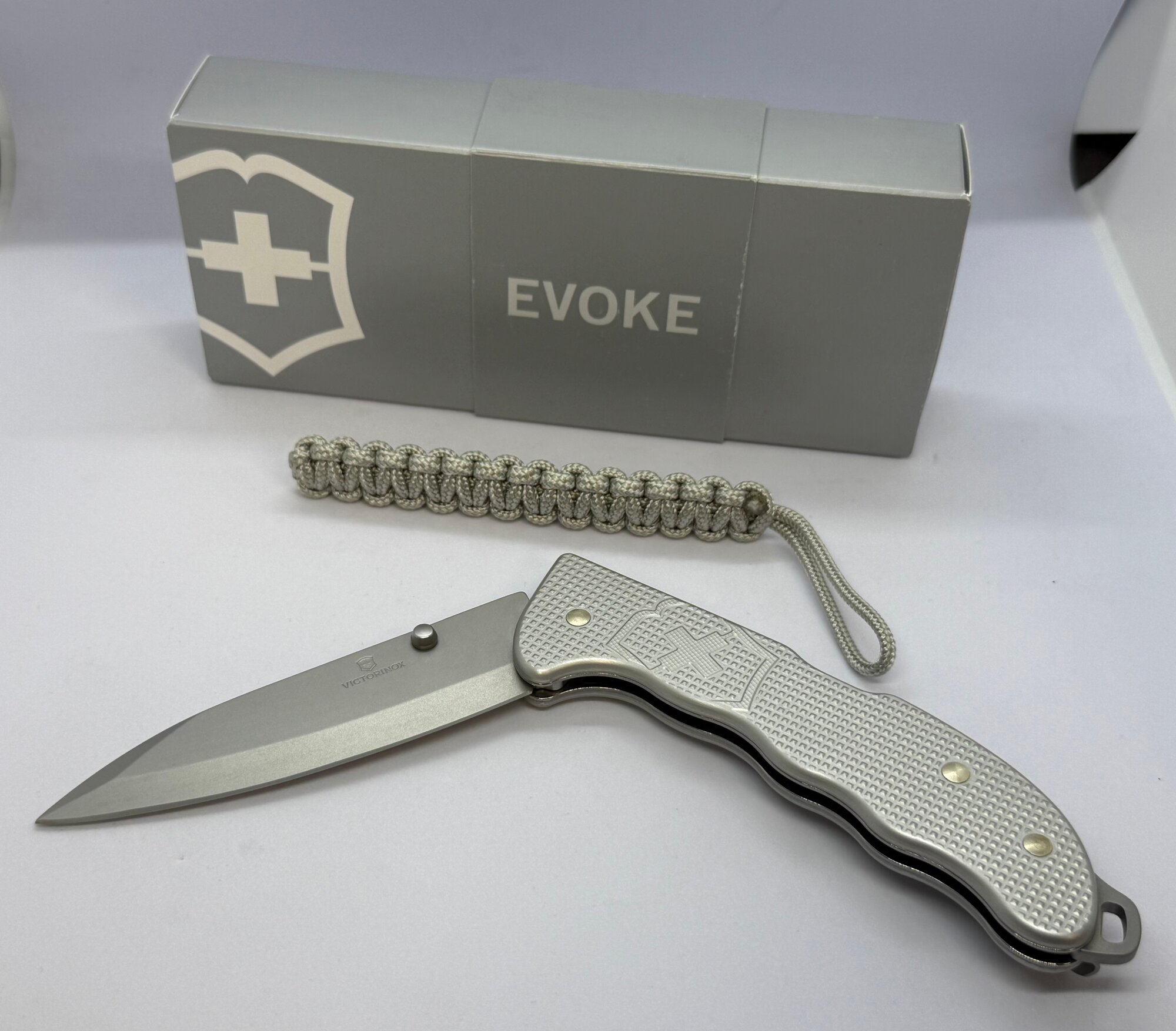 Швейцарский складной карманный нож Victorinox Evoke Alox 0.9415. D26 с рукоятью из анодированного алюминия ALOX