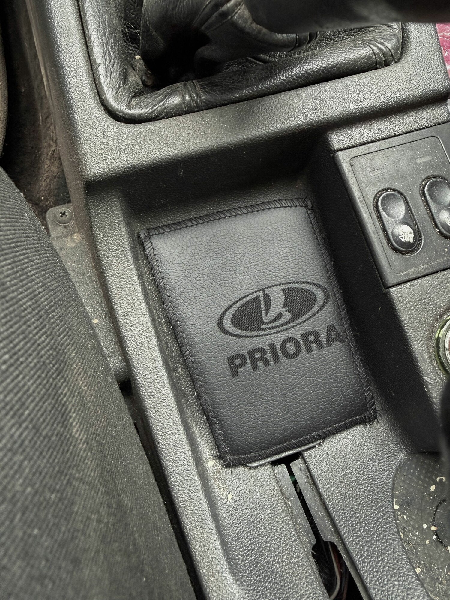 Коврик на панель Lada Priora — фото 1