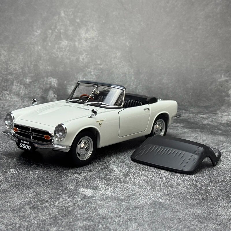 Статичная модель автомобиля MOTORHELIX 1/18 S800 Sport