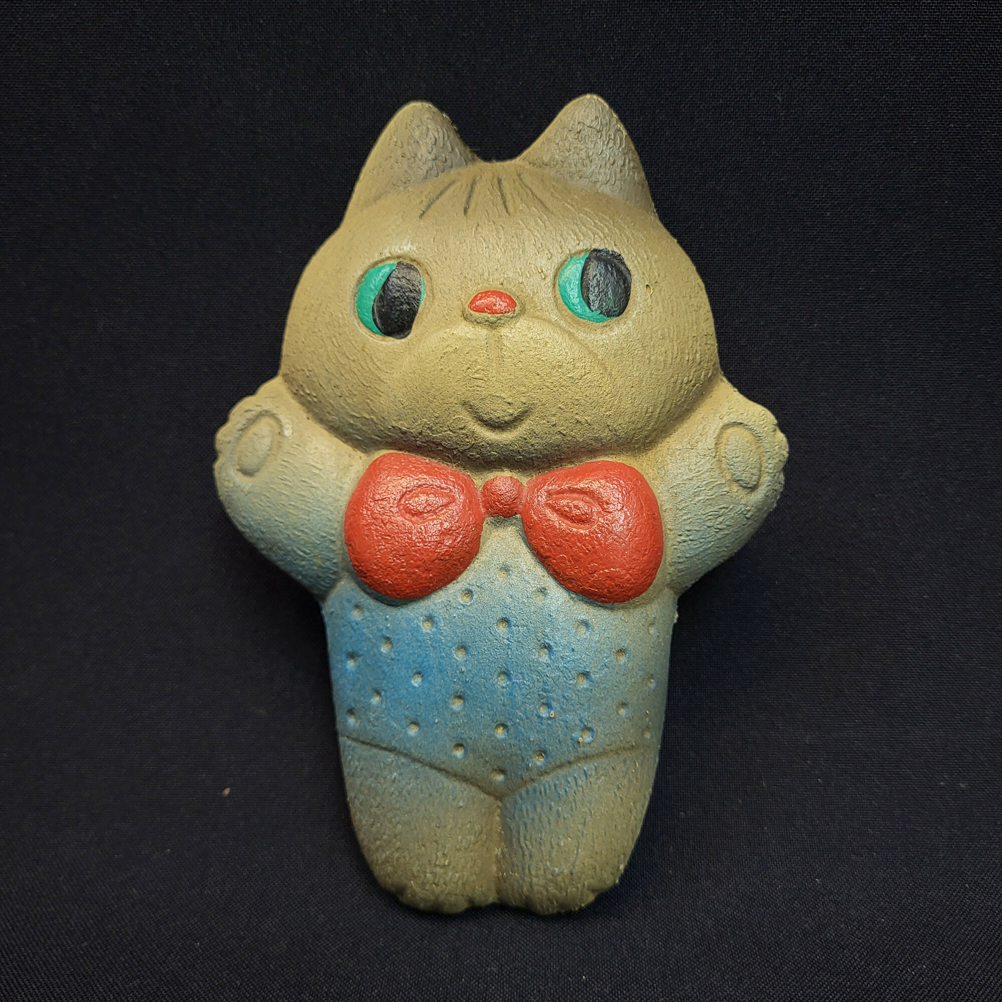 Винтажная игрушка СССР. Кот в голубом костюме с красным бантом, резиновая фигурка для коллекции