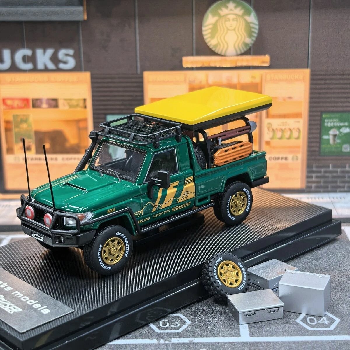 1:64 Autobots Model Green LAND CRUISER LC79 J70 Diecast Car Model Легковая модель автомобиля