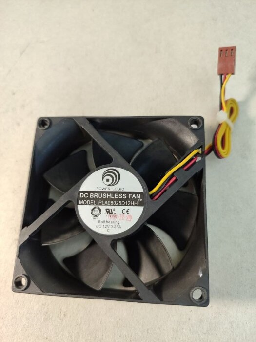 Вентилятор 80x80x25 DC 12V 0.23A Power Logic PLA08025D12HH