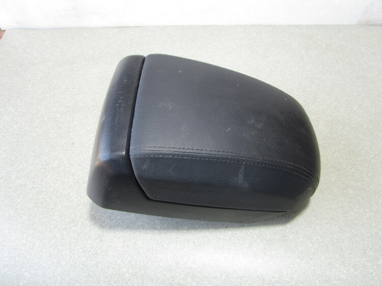 Подлокотник 25905306 25905307 25905304 Chevrolet Captiva Opel Antara - есть скол - 118