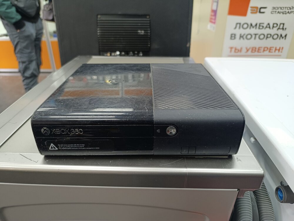 Игровая приставка Xbox 360 E 250 Gb, Freeboot, С играми, Черный б/у уценка