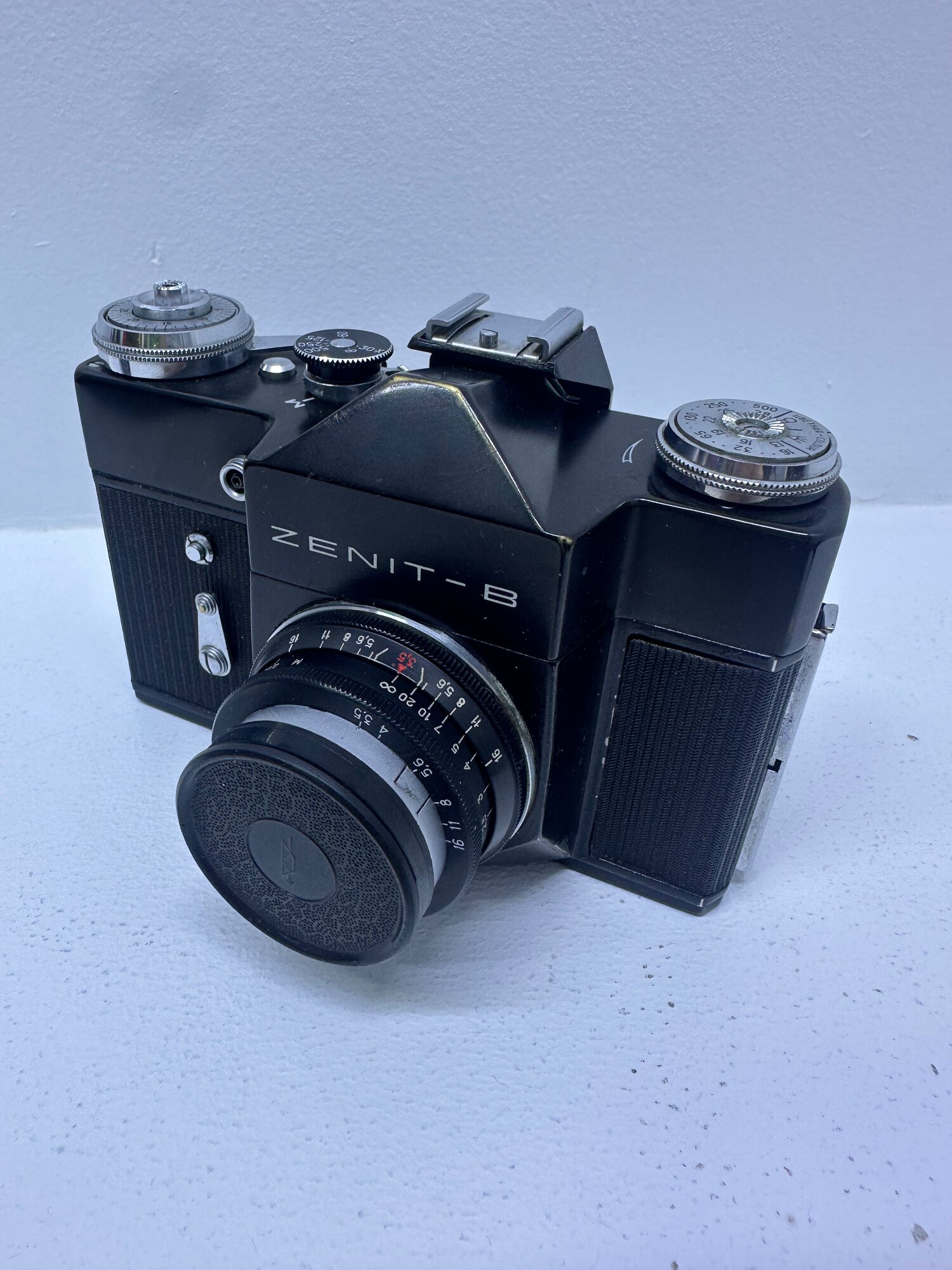 Фотоаппарат Зенит В с объективом индустар-50-2, с аксессуарами