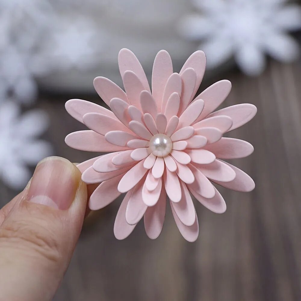 Нож для вырубки и тиснениякисти цветов(11.4*9.5cm/4.49x3.74in)Используется для резки, вырезок и рукоделия
