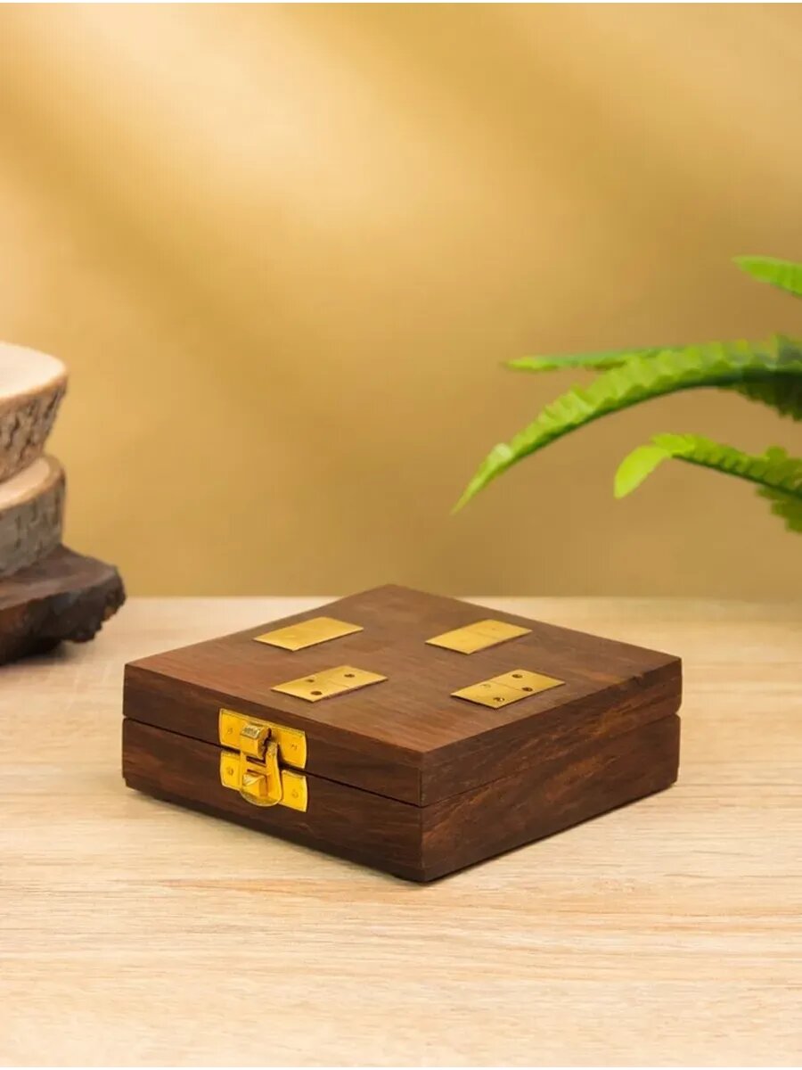 Классическая деревянная игра Домино с латунью
