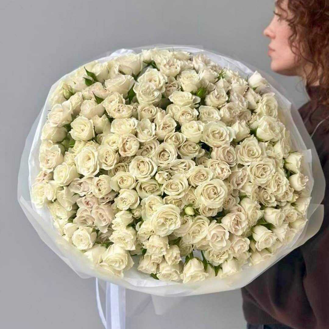 Букет из белых кустовых роз 51 шт, красивый букет цветов, шикарный, премиум цветы, премиум букет