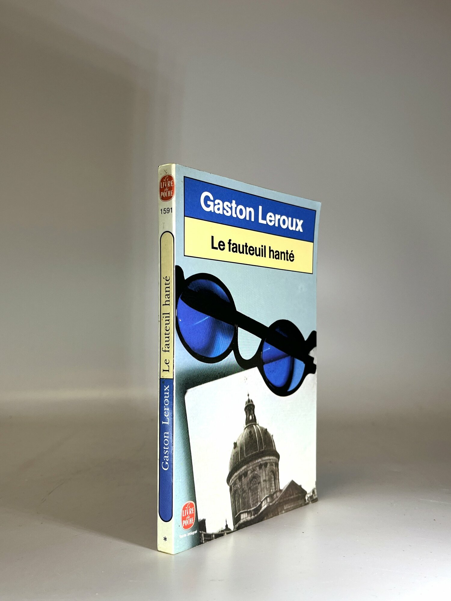Le fauteuil hanté. Проклятое кресло - на французском. Gaston Leroux. Букинистические книги в отличном состоянии.